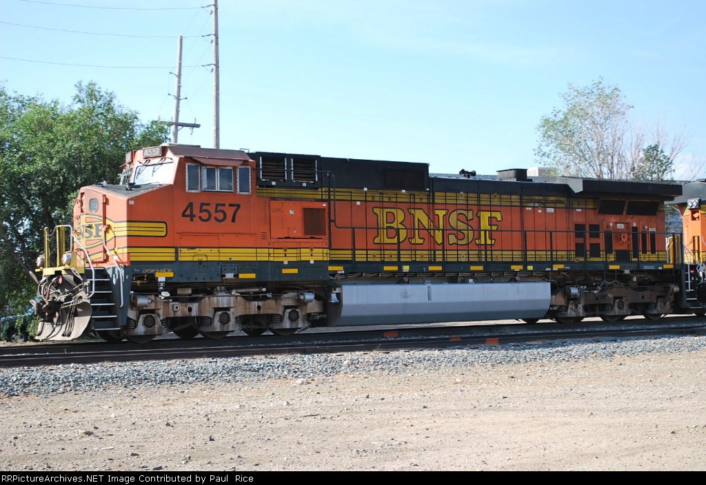 BNSF 4557